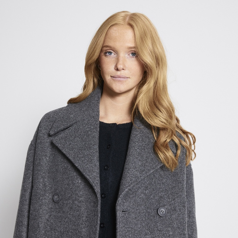 Ulkoiluvaatteet naiset- pitkät takit, toppatakit, tekoturkistakit